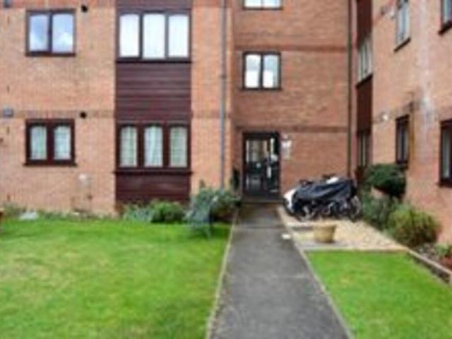 studio for rent in Harewood Terrace, UB2 4JN