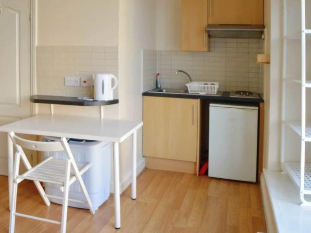 studio for rent in High Street, London, London
