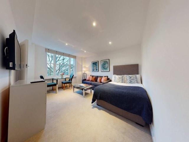 Studio to rent on Hill Street, London