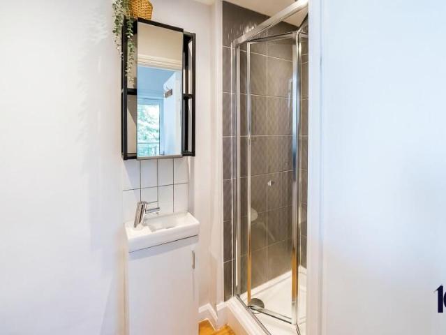 studio for rent in Lower Addiscombe Road, CR0 6PZ