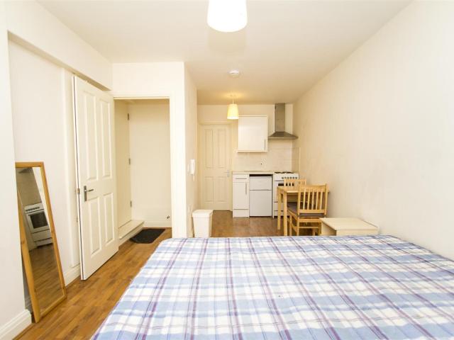 studio for rent in Lodge Road, NW4 4DG