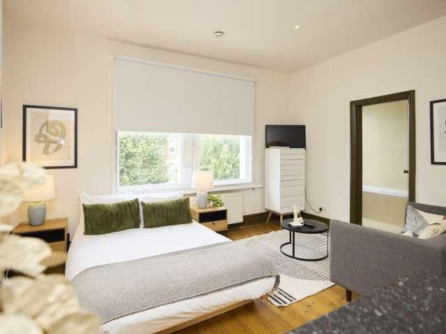 Studio for rent in London, all bills included