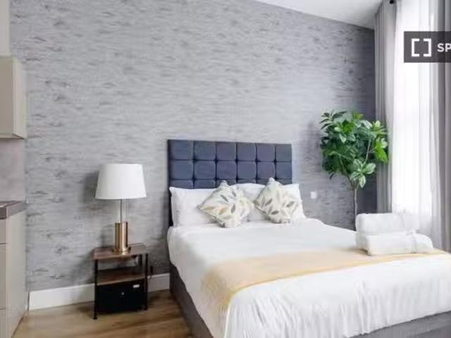 Studio for rent in London, all bills included