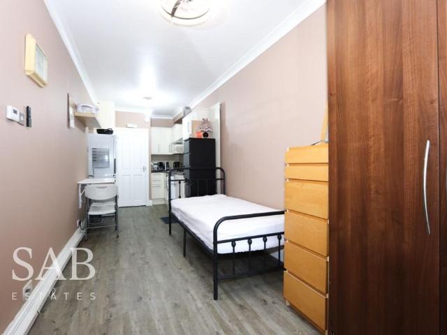 studio for rent in Lady Margaret Road, UB1 2PY