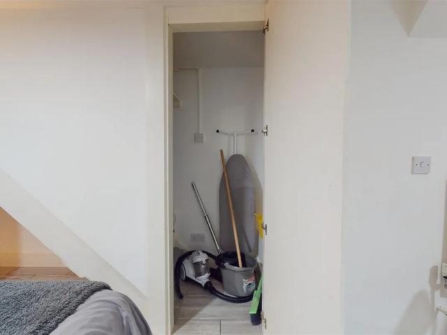studio for rent in Lancaster Road, Dollis Hill, London
