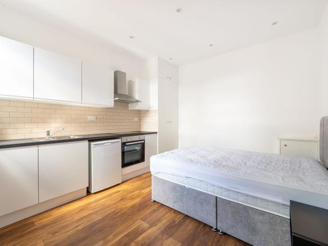 Studio for Rent in Larch Road | Foxtons