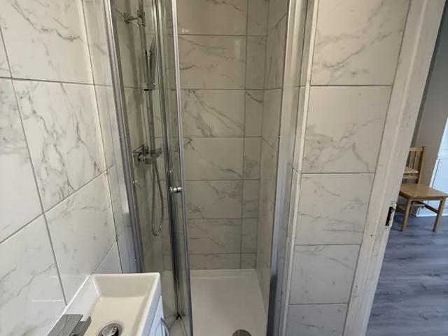 studio for rent in Leeside Crescent