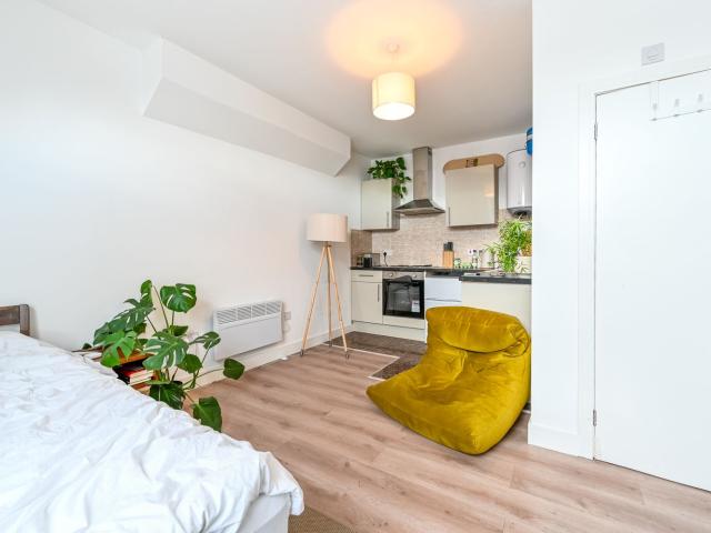Studio for Rent in Morning Lane | Foxtons