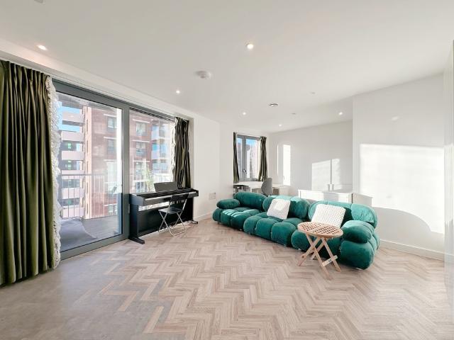 Studio to rent on Makers Yard, London