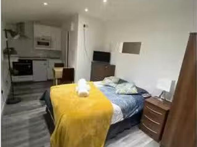 Studio for rent in Mapesbury, London