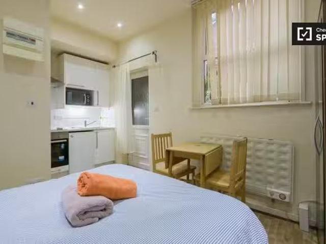 Studio for rent in Mapesbury, London