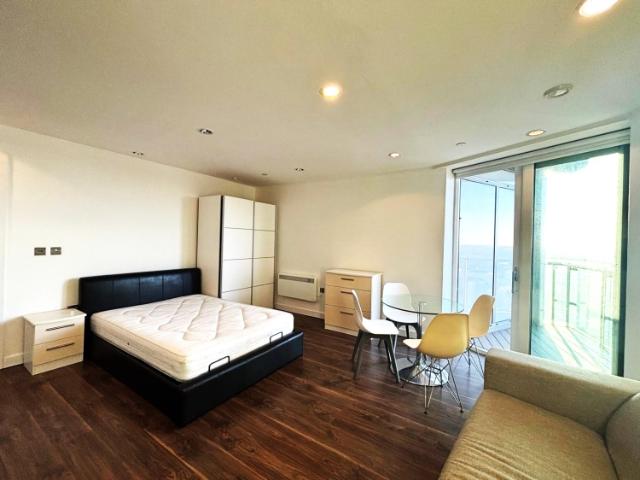 studio for rent in Media City UK Salford M50