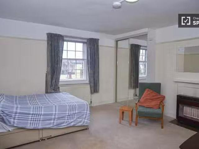 Studio for rent in Norland, London