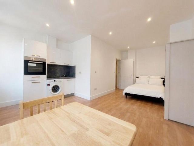 studio for rent in Shenley Road, WD6 1TE
