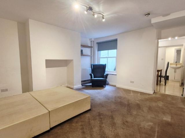 studio for rent in Shepherds Bush Road, London, London