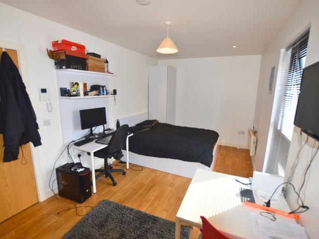 studio for rent in St. Micheals Lane, Headingley, LS6