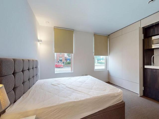 Studio to rent on Staines Road, London
