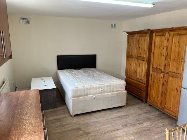 studio for rent in Stamford Close, Southall