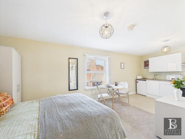 studio for rent in Stinsford Crescent, SN25 1AL
