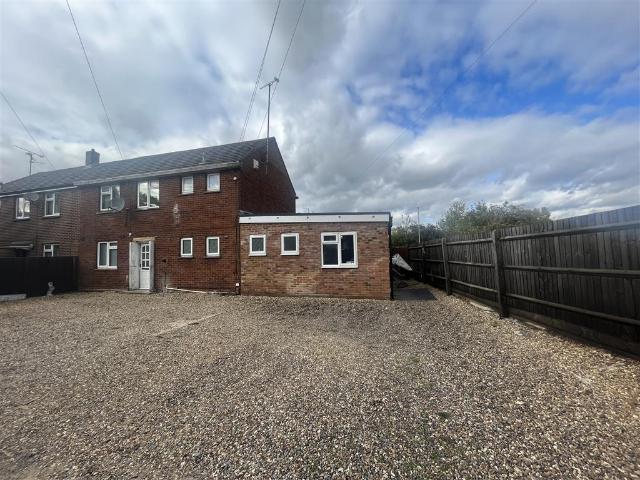 studio for rent in Stoke Road, Aylesbury, Aylesbury
