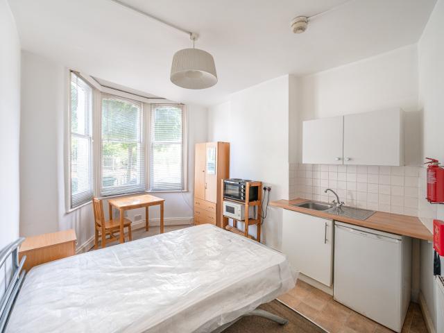 Studio for Rent in Sumatra Road | Foxtons