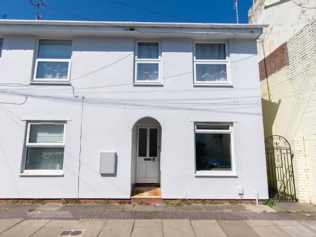 studio for rent in Portland Square, GL52 2HT