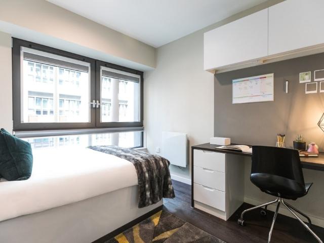 Studio to rent on Paul Street, London