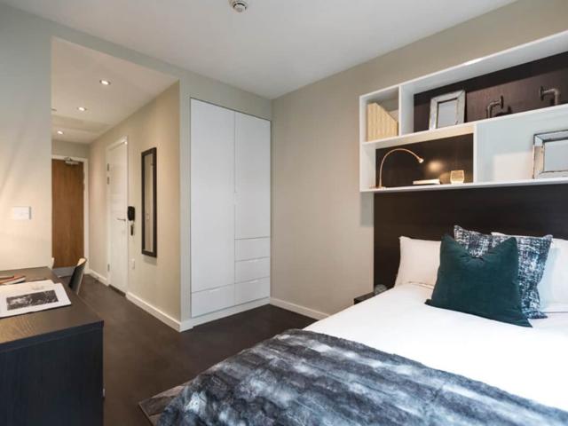 Studio to rent on Paul Street, London