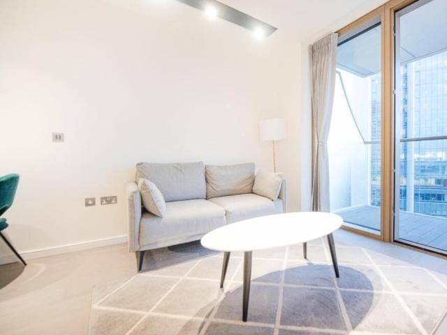Studio to rent on Park Drive, London