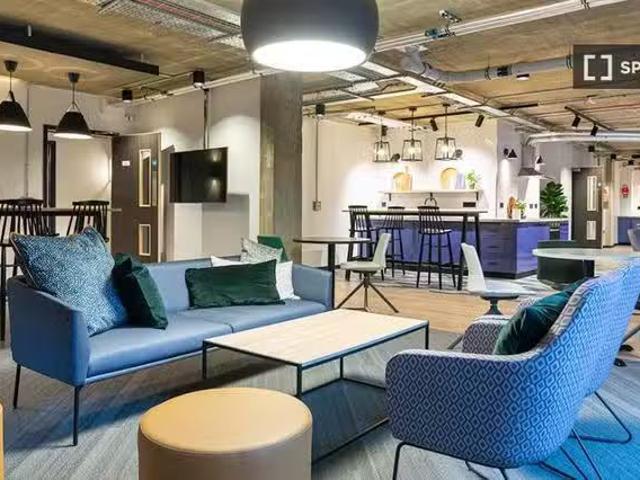 Studio for rent in Peninsula, London