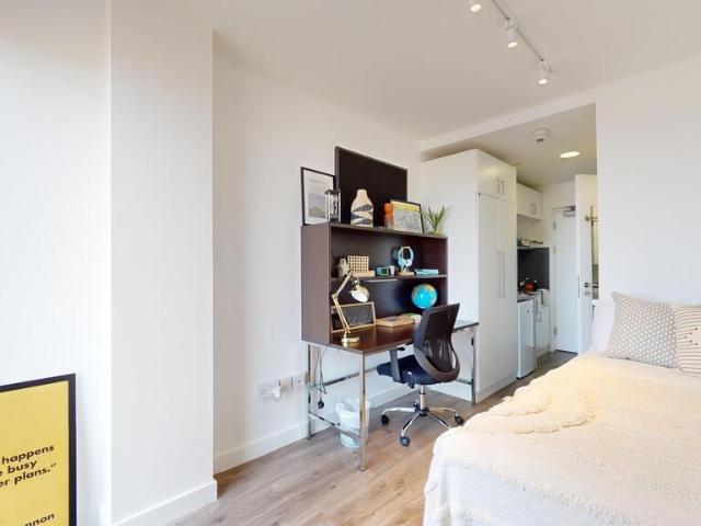 Studio to rent on Pentonville Road, London