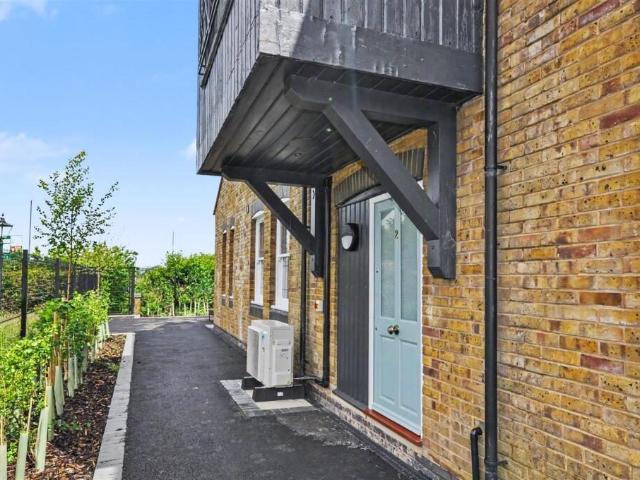 studio for rent in Property, CV31 3JZ