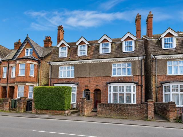 studio for rent in Property, GU1 4DF