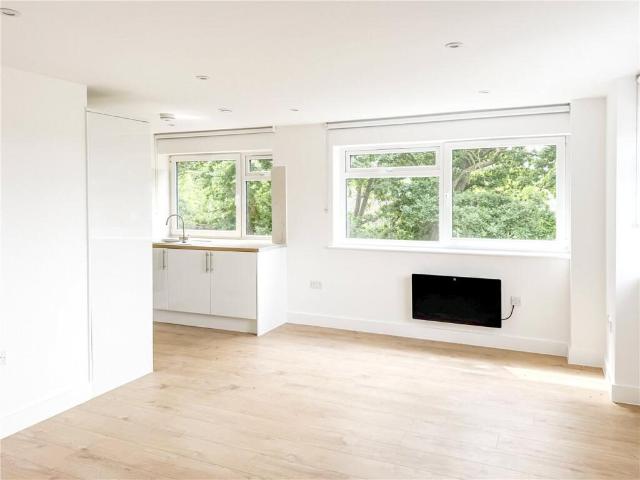studio for rent in Property, KT13 9AA