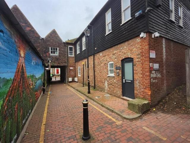 studio for rent in Property, ME10 4PD