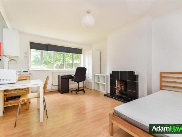 studio for rent in Property, N2 8NH