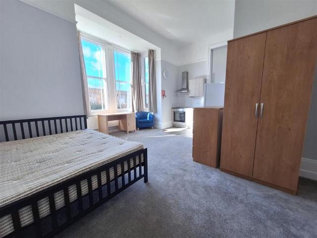 studio for rent in Property, RG1 5JE