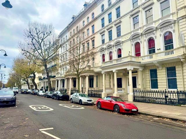 studio for rent in Queen's Gate, London. SW7