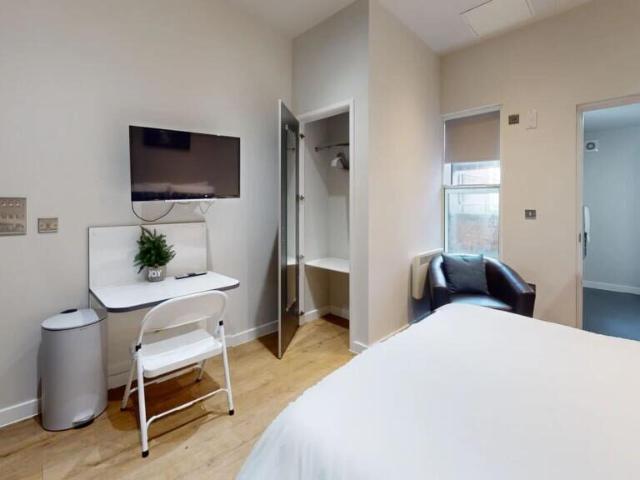 studio for rent in Queens Road, BS8 1QE