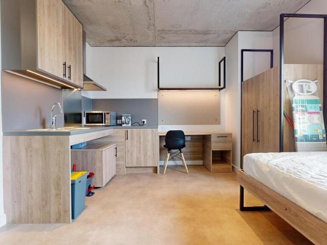 Studio to rent on Ruby Street, London