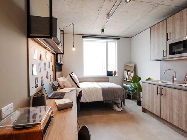 Studio to rent on Ruby Street, London