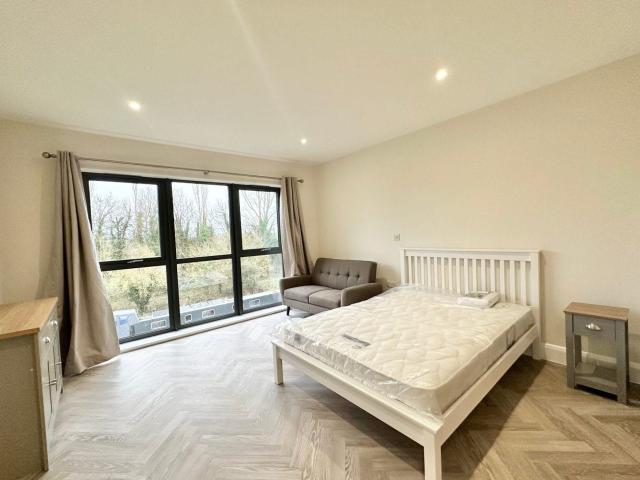 studio for rent in Woodley Headland, Peartree Bridge, MK6