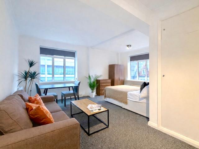 apartment for rent in Warren Court, Euston Road, Fitzrovia NW1