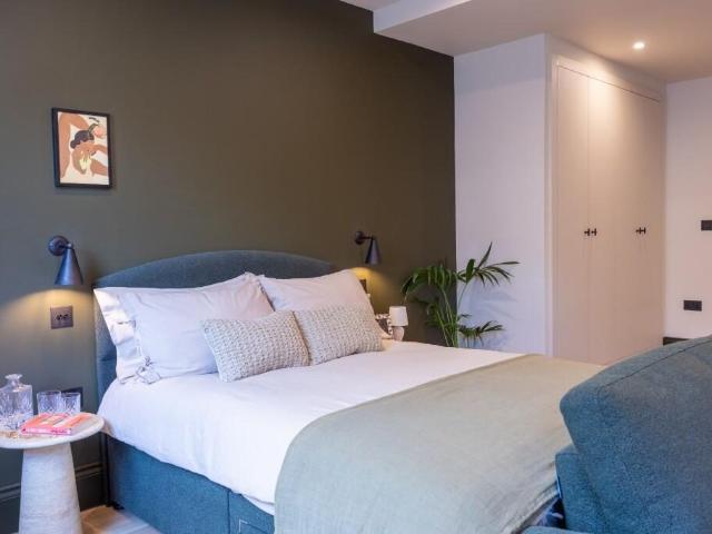 studio for rent in West Street, S1 4XE