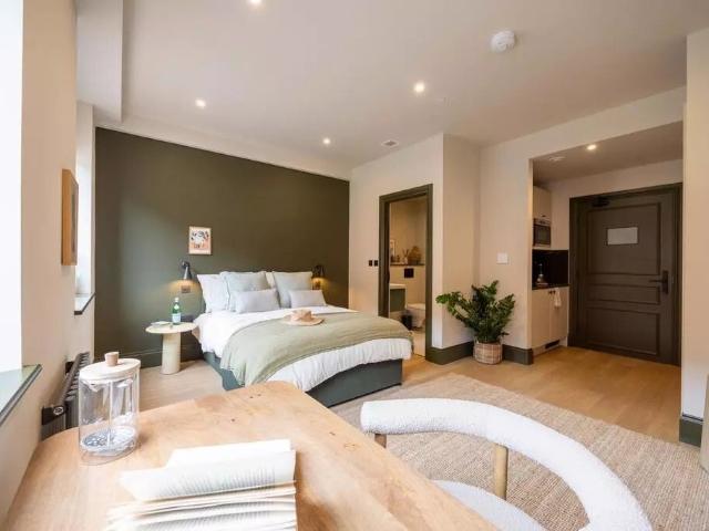 Studio to rent on West Street, Sheffield