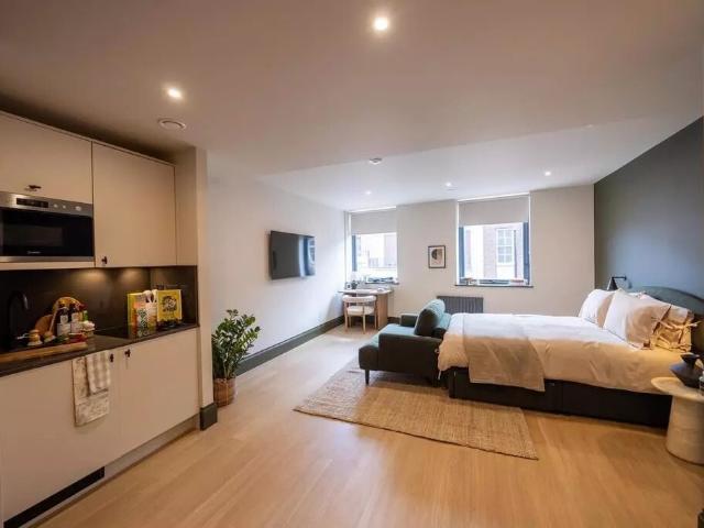 Studio to rent on West Street, Sheffield