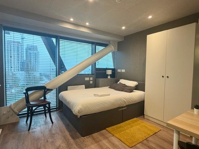 Studio to rent on Western Avenue, London