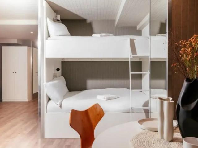 Studio to rent on Western Avenue, London