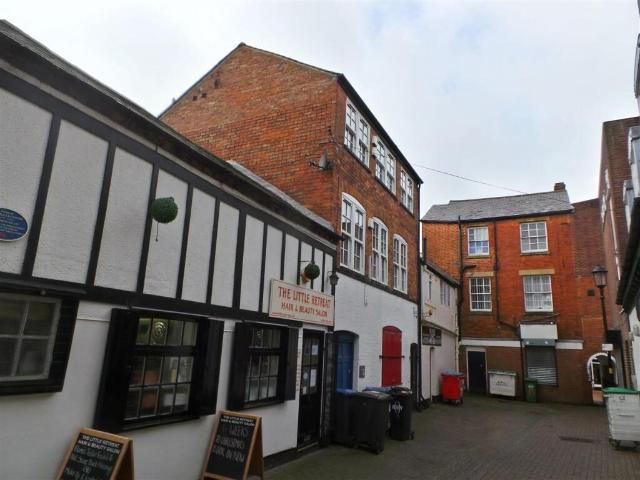 studio for rent in Windsor Court, CV21 3BH