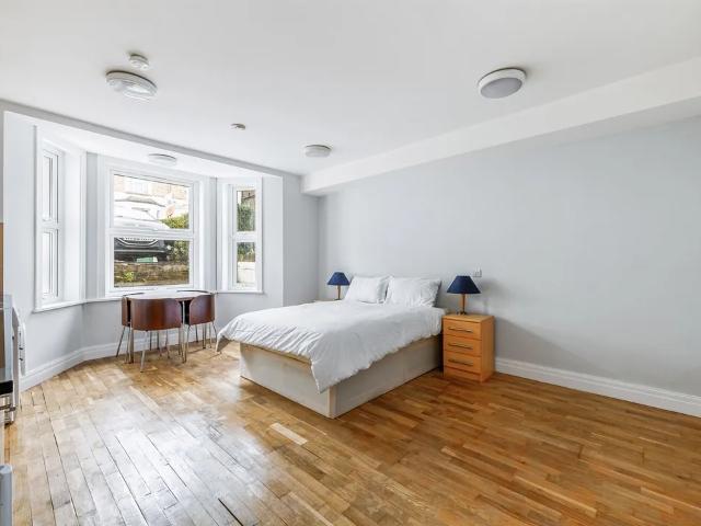 studio for rent in Windsor Road, London, W5